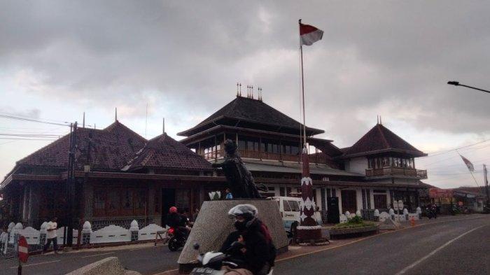Jelang Pelaksanaan Seren Taun 1956 Saka Sunda di Kuningan, Warga ...