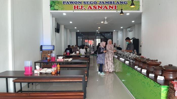 Menikmati Kuliner Khas Cirebon di Pawon Sego Jamblang Hj Asnani, Ada ...