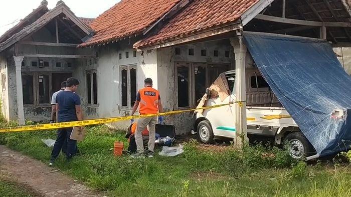 BREAKING NEWS, Temuan Mayat Pria Misterius di Depan Rumah Kosong Gegerkan Warga Pranggong ...