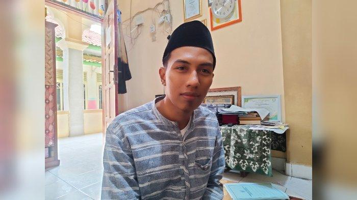 Sibuk Sebagai Ketua PWNU Jabar, KH Juhadi Masih Sempatkan Ngajar Ngaji Santri Walau Dalam ...