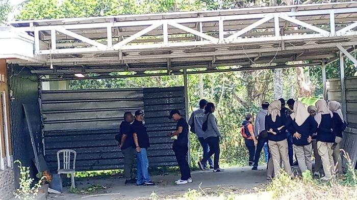 Penyidik Datangi TKP Pembunuhan Ibu dan Anak Kasus Subang Jalancagak, Babad Rumput Cari BB Golok ...
