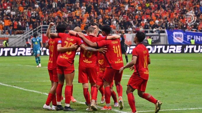 Diwarnai Hujan Gol dan Dua Kartu Merah, Persis Solo Paksa Persija Main ...