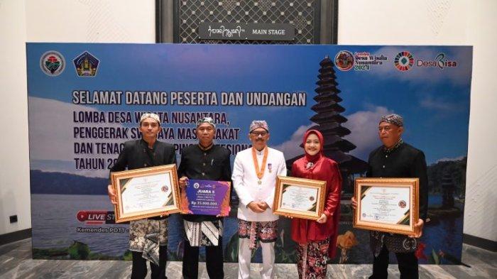 Pj Bupati Diganjar Penghargaan Setelah Desa Cibuntu Jadi Juara V Lomba Desa Wisata Nusantara ...