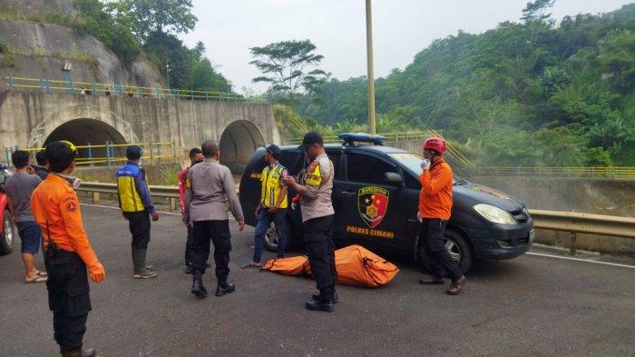 Mayat Laki-Laki Ditemukan Mengambang di Curug Jompong Bandung, Ini Ciri ...