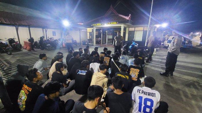 Polisi Cegat Aksi Konvoi Puluhan Anak Motor di Indramayu yang Bikin ... Polisi Cegat Aksi Konvoi Puluhan Anak Motor di Indramayu yang Bikin ...