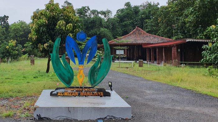 Mengenal Pesantren Ekologi Al Mizan Majalengka, Santri Diajari Skill ...