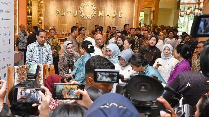 Penampilan Presiden Jokowi Pakai Batik Tulis Complongan Motif Lokcan ...