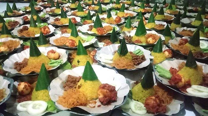 UNIKNYA Tradisi Seribu Tumpeng Sambut Ramadan di Gunung Karamat Cisolok ...
