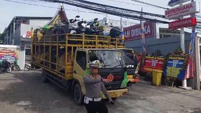 Razia Knalpot Bising di Lembang Bandung, Ratusan Motor Langsung Diangkut Menggunakan Truk ...