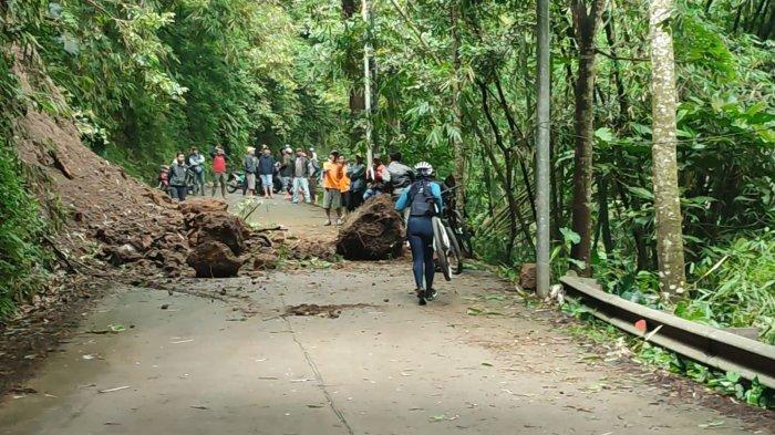 Tebing di Maribaya Lembang Longsor Hingga Tutupi Jalan, Akses Dua Desa ...