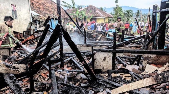 Kebakaran Hanguskan Rumah Warga di Lembursitu Sukabumi, Kerugian Capai Rp 120 Juta ...