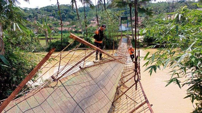 Usai Diterjang Banjir, Jembatan Gantung Talaga Majalengka Segera Diperbaiki - Halaman all ...