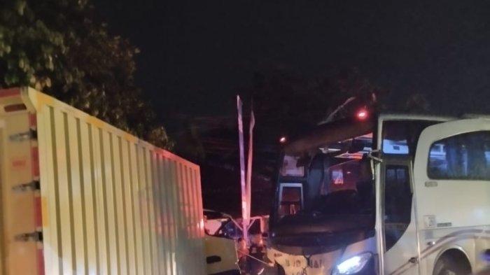 Kecelakaan Maut di Jalan Imbanagara Ciamis, Bus vs Truk, Satu Orang Dikabarkan Meninggal ...