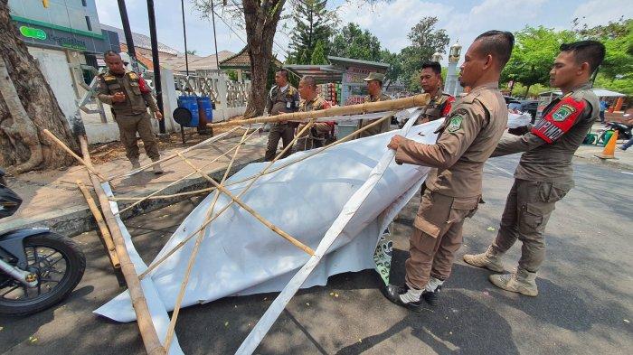 Langgar Perda Ketertiban Umum, Bawaslu dan Satpol PP Tertibkan APS Pemilu 2024 di Majalengka ...