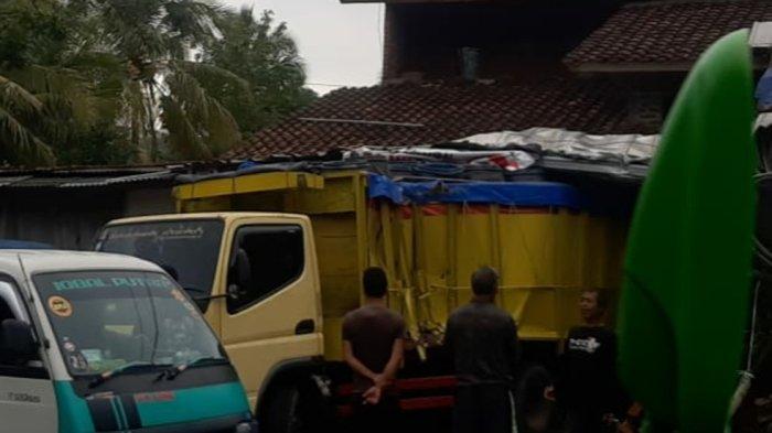 Truk Tronton Tabrak Truk Colt Diesel di Gentong Tasik, Lalu Dua-duanya Seruduk Warung ...