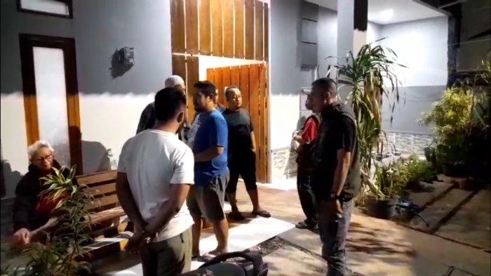 Diduga Jadi Tempat Esek-esek, Kosan di Kawasan Tawang Tasikmalaya Digerebek warga ...