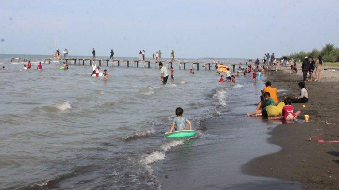 Pesona Pantai Tiris, Hidden Gem di Indramayu, Cocok Untuk Lihat Sunset ...