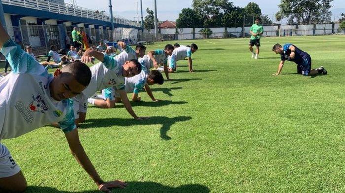 Asisten Pelatih Baru Persib Miro Petric Kerasan di Bandung, Sudah Coba ...