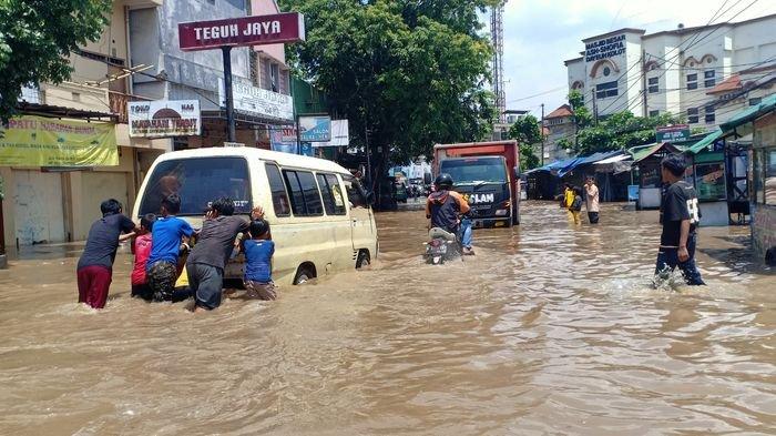 Bandung Selatan Kembali Dikepung Banjir, Jalan Banyak yang Tergenang Bikin Kendaraan Mogok ...