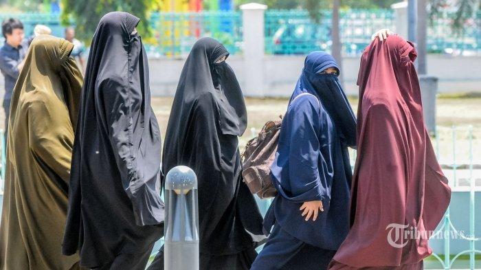 Seribu Lebih Sekolah Islam Ditutup dan Pemakaian Burqa Dilarang ...