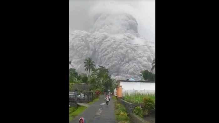 Semeru Meletus, Ini Status Tujuh Gunung Api di Jabar, Berikut ...