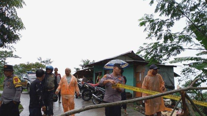 Jalan penghubung Kecamatan Peundeuy dan Cibalong Terputus, Angkutan Elf ...