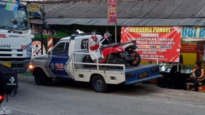 Detik-detik Kecelakaan Maut di Sumedang Tronton Tabrak 2 Motor dan 1 Pikap Terekam CCTV ...