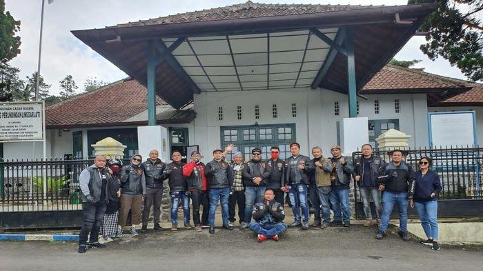 Komunitas Moge Harley Davidson Bandung Singgah di Sejumlah Tempat ...