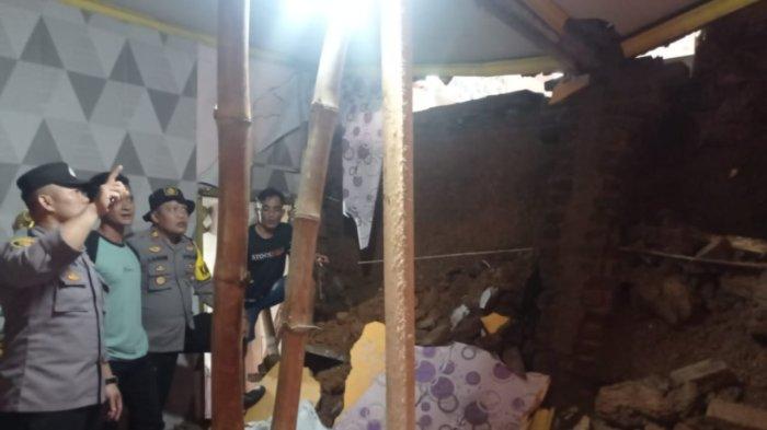 Detik-detik Garut Dikepung Bencana, Dua Rumah Warga Rusak Berat Tertimpa Longsor di Peundeuy ...