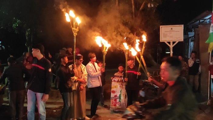 Jelang Haul Syekh Muhibat 2023, Warga Sekitar Makam Keramat di Kuningan ...