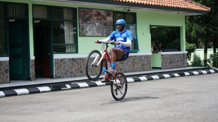 Victor Igbonefo Ulang Tahun Euy! Usia Bek Persib Ini Tepat 38 Tahun ...