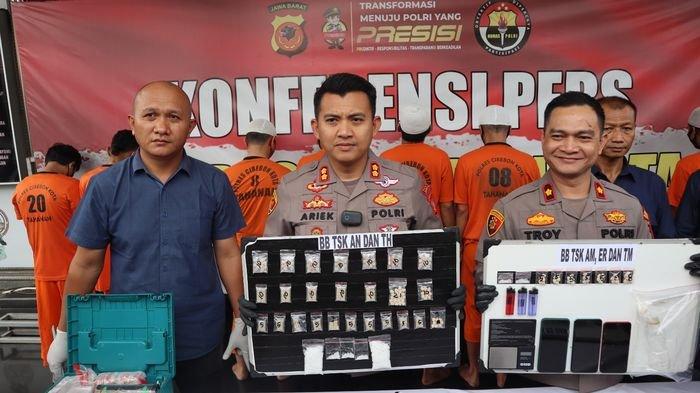 Seorang Wanita di Cirebon Jadi Pengedar Sabu-sabu, Kini Ditangkap Bersama 2 Temannya ...