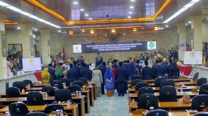 35 Anggota DPRD Kota Cirebon 2024-2029 Dilantik, Sosok Ini Ungkap Tantangan Pilkada di Depan ...