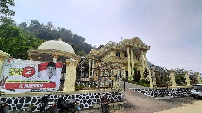 Rumah Mewah Bak Istana Milik Kades Ciririp, Kaya Raya Jadi Bos Tambak ...