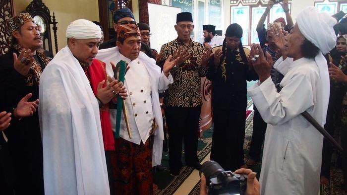 Santana Kesultanan Cirebon Deklarasi Pangeran Kuda Putih Jadi Sultan ...