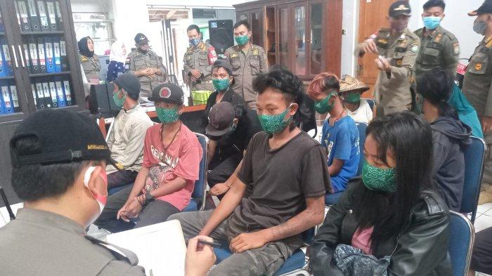 Satpol PP Sweeping dan Tertibkan Anak Punk serta Gelandangan di Pusat Kota Indramayu ...