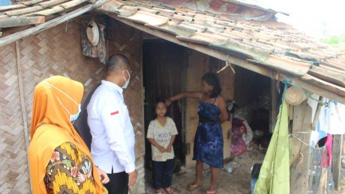 Sinta Bocah Asal Indramayu Tinggal di Rumah Butut, Setia Rawat Ibunya ...