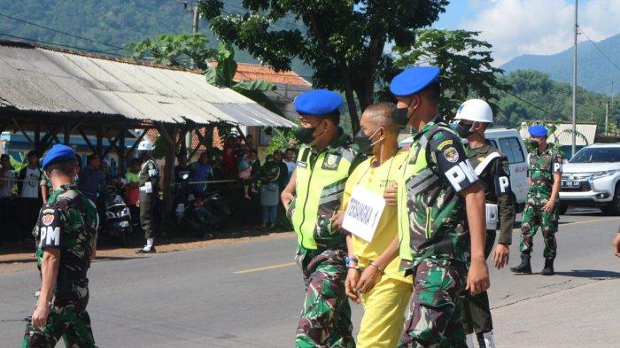 Tangan Kolonel P Diborgol dan Pakai Baju Tahanan Polisi Militer, Dicaci Maki & Disoraki Warga di ...