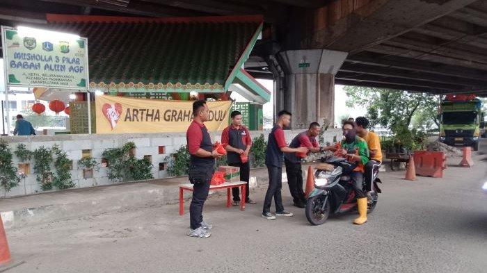 Artha Graha Peduli Bagikan Takjil Gratis Selama Ramadan, Ada di Masjid ...