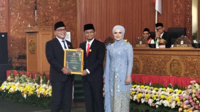 Ade Supriyatna dan Yeti Wulandari Didapuk Jadi Pimpinan Sementara DPRD Kota Depok Periode 2024 ...