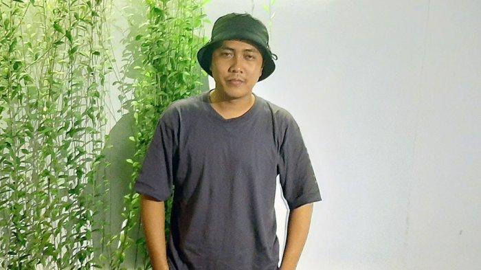 Apos Hutagaol: Gaya Fashion Anak Jaktim Simpel, Pake Kaos dan Nyaman ...