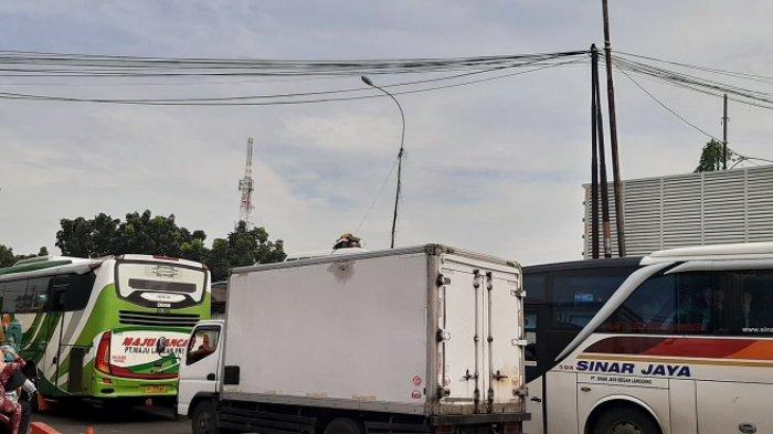 Arus Mudik Lebaran di Simpang Jomin, Kemacetan Justru Terjadi dari Arah Pantura Menuju Jakarta ...