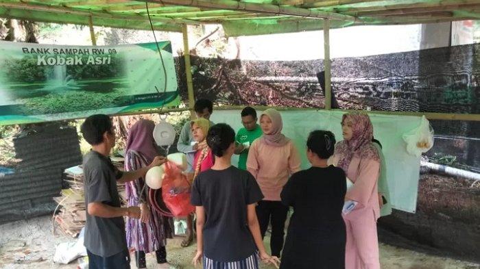 Kabar Kecamatan Bojongsari Depok, Baru Dibentuk Bank Sampah Kobak Asri Sudah Timbang 200 Kg ...