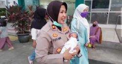 Dihamili Pacar, Remaja Ini Nekat Buang Bayi yang Baru Dilahirkan ke Tempat Sampah ...