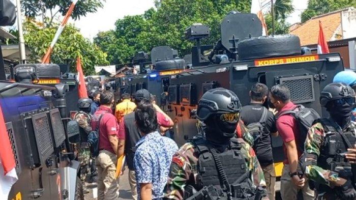 Rekonstruksi Kematian Brigadir J, Ferdy Sambo dan 4 Tersangka Tiba di Rumah Pribadi Jalan ...
