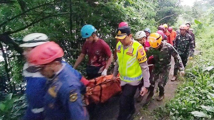 Tim SAR Gabungan Berhasil Temukan 2 dari 4 Korban Tanah Longsor di Kampung Sirna Sari Bogor ...