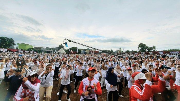 Ribuan Simpatisan dan Warga Depok Mengikuti Gerak Jalan HUT ke-15 Partai Gerindra di Sawangan ...
