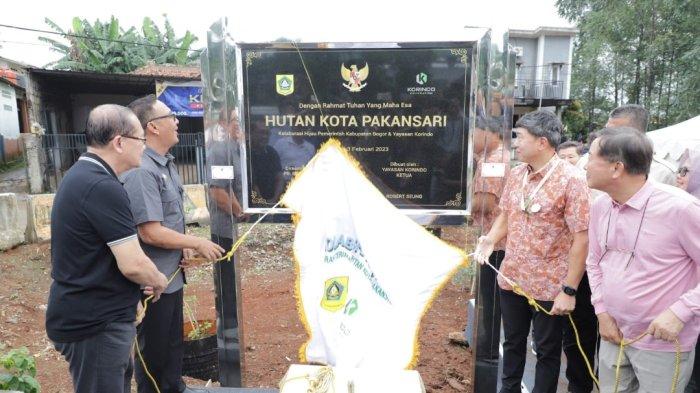 Resmikan Hutan Kota Pakansari, Iwan Setiawan Berharap Bisa Menjaga ...