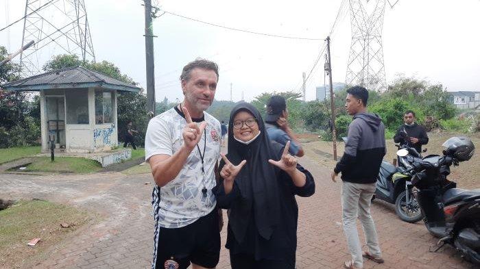Jak Angel Persija Depok Ketiban Durian Runtuh, Mahasiswi UIN Dapat Foto ...