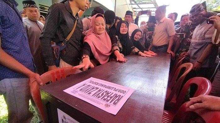 Jenazah Rafasya Zayid Attalah dan Muhammad Suheri Irawan Tiba, Warga ...